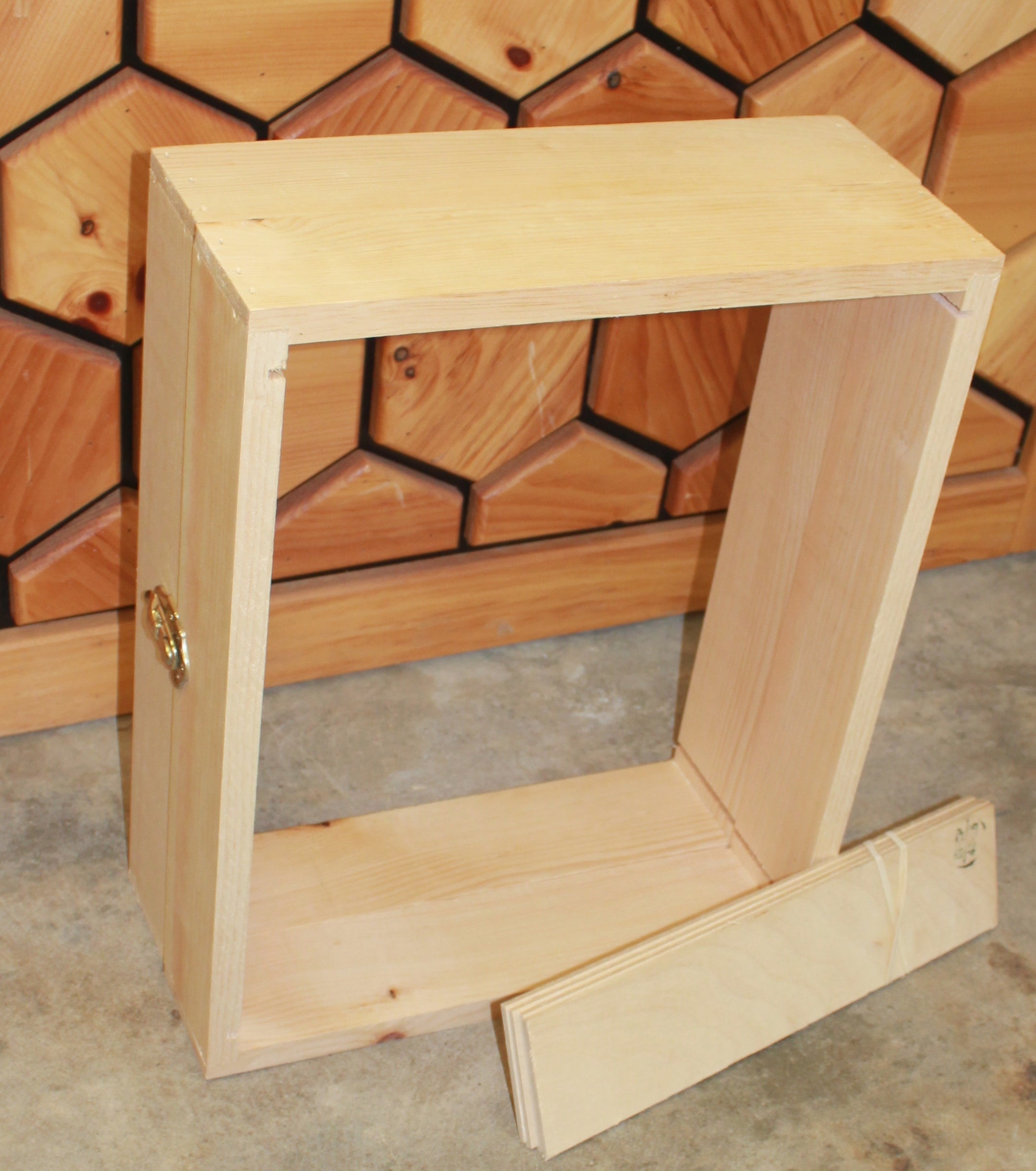 Frame Assembly Jig | Midnight Bee Supply